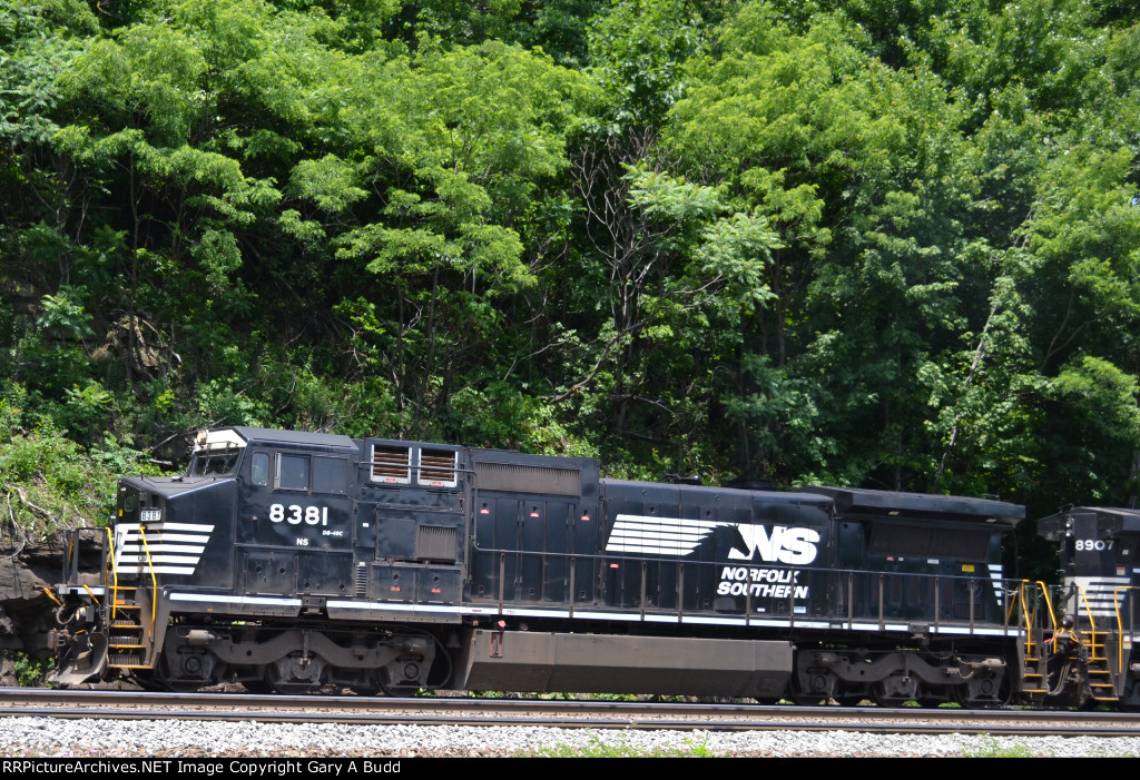 NORFOLK SOUTHERN D8-40CW 8381